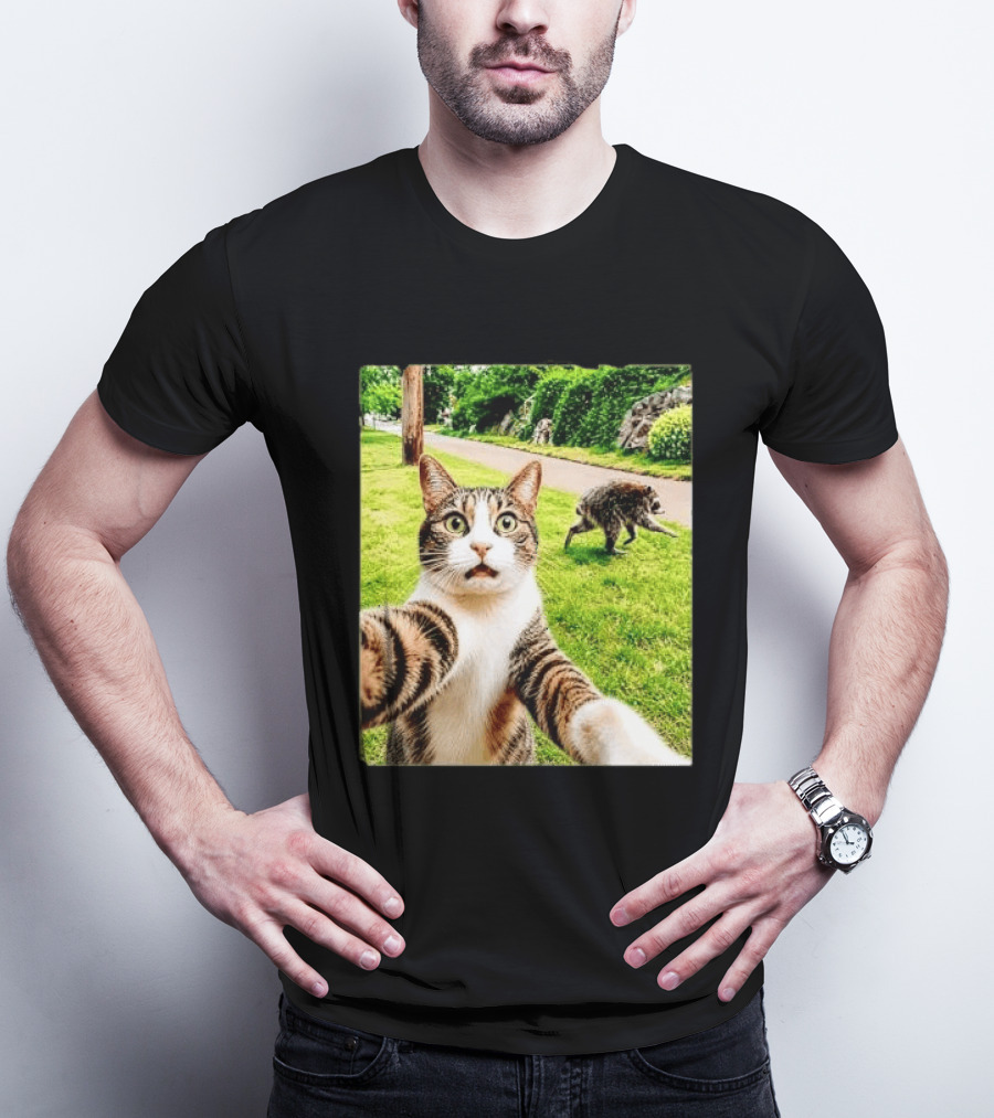 Shocked Face Tabby Cat Taking Selfie With Running Raccoon On Lawn Road T-Shirt