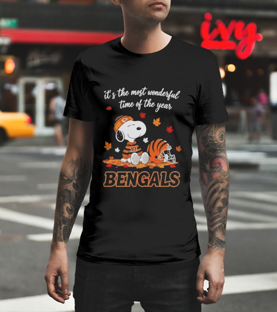 It's The Most Wonderful Time Of The Year Snoopy Bengals Leaves Helmet T-Shirt