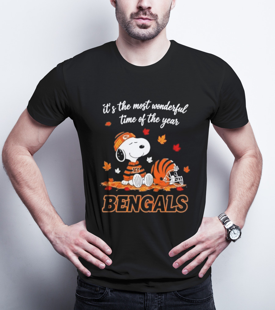 It's The Most Wonderful Time Of The Year Snoopy Bengals Leaves Helmet T-Shirt