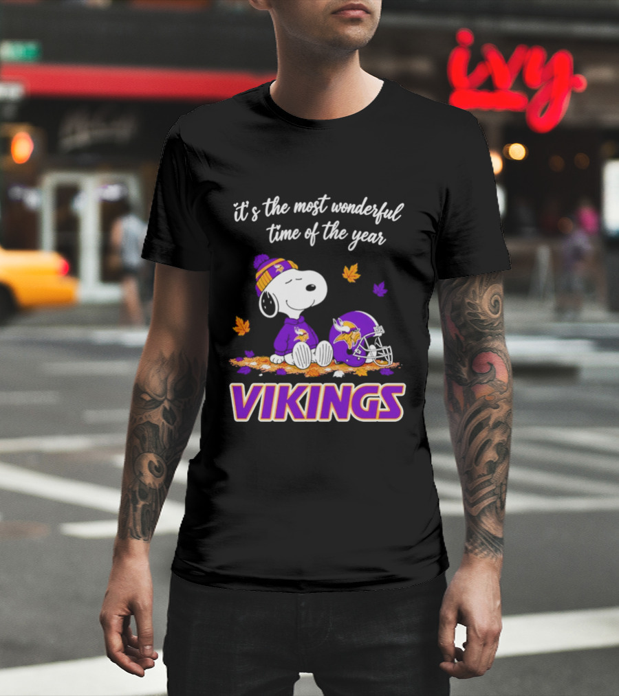 Minnesota Vikings It's The Most Wonderful Time Of The Year Snoopy Sitting Helmet Autumn Leaves T-Shirt