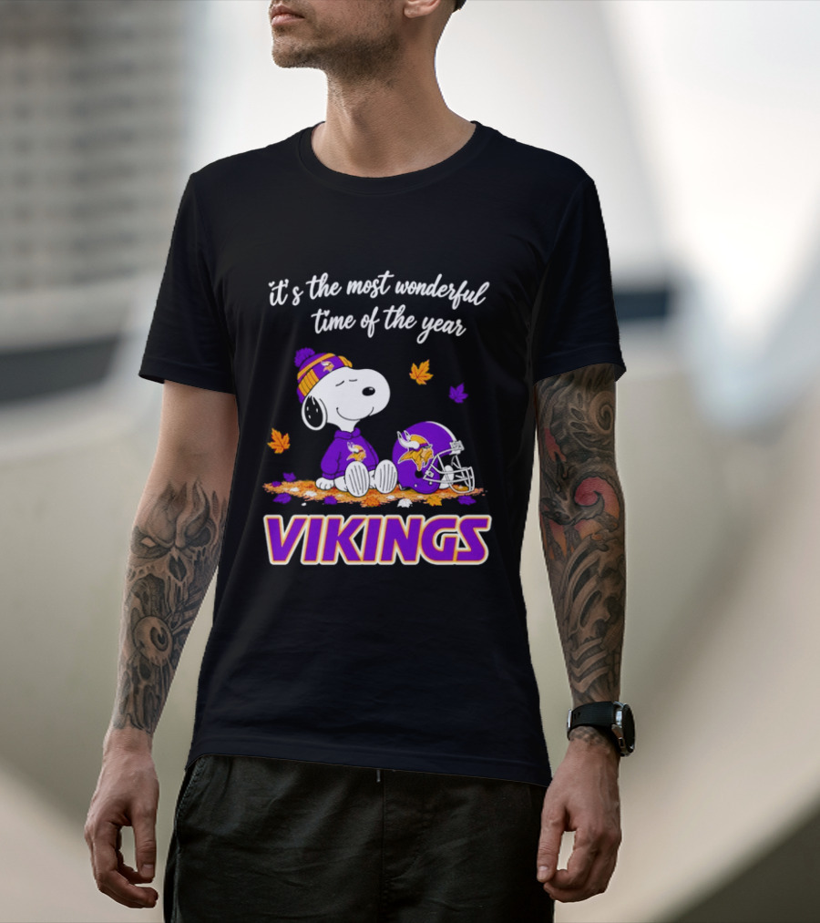 Minnesota Vikings It's The Most Wonderful Time Of The Year Snoopy Sitting Helmet Autumn Leaves T-Shirt