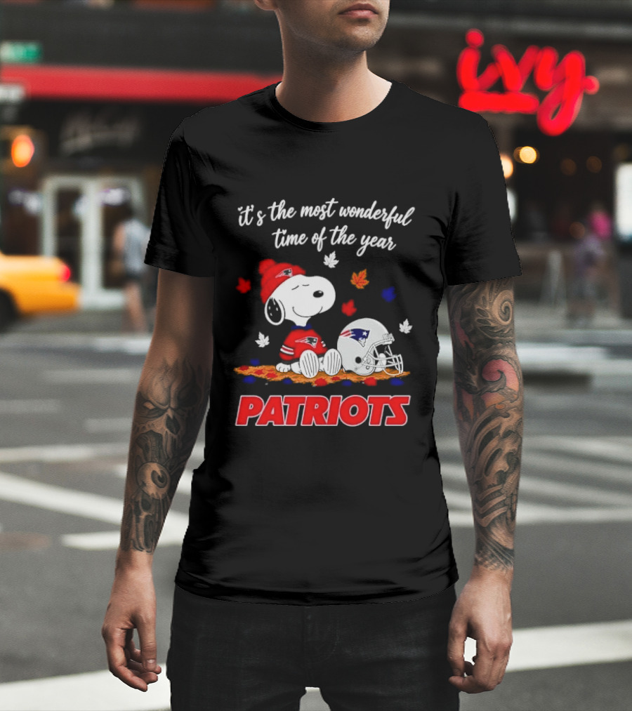 New England Patriots Snoopy It's The Most Wonderful Time Of The Year Autumn Leaves T-Shirt