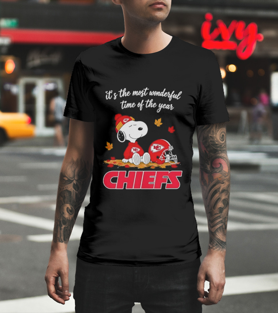 Kansas City Chiefs Snoopy It's The Most Wonderful Time Of The Year Helmet Autumn Leaves T-Shirt