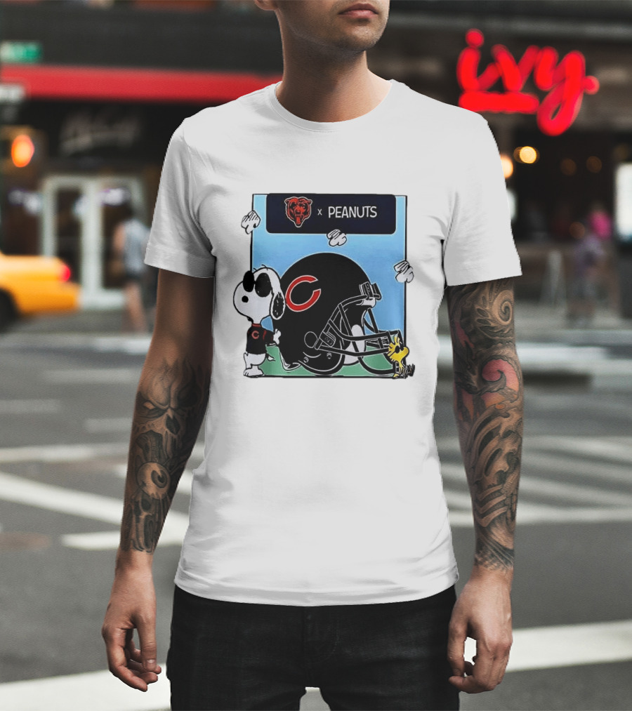 Chicago Bears X Peanuts Snoopy Woodstock Football Collaboration T-Shirt
