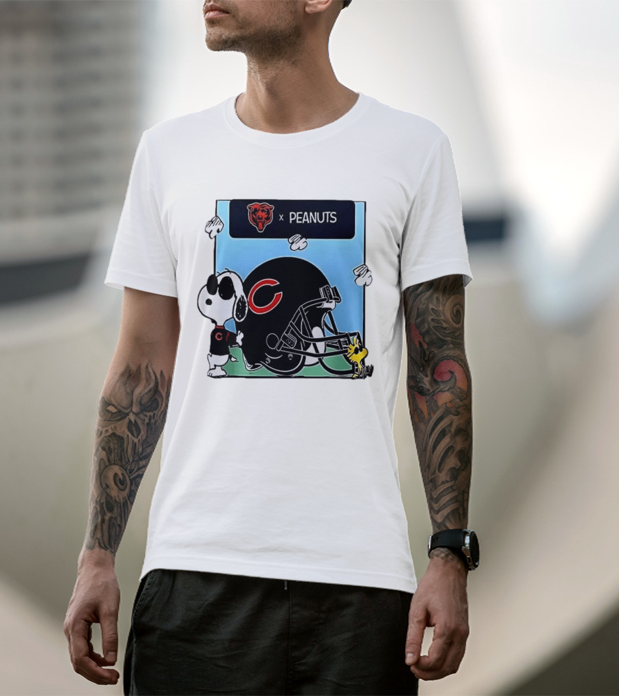 Chicago Bears X Peanuts Snoopy Woodstock Football Collaboration T-Shirt