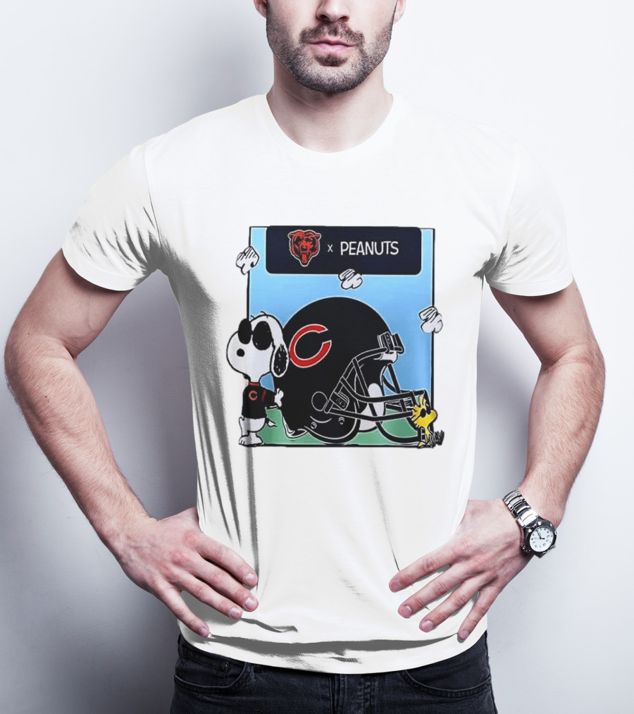 Chicago Bears X Peanuts Snoopy Woodstock Football Collaboration T-Shirt
