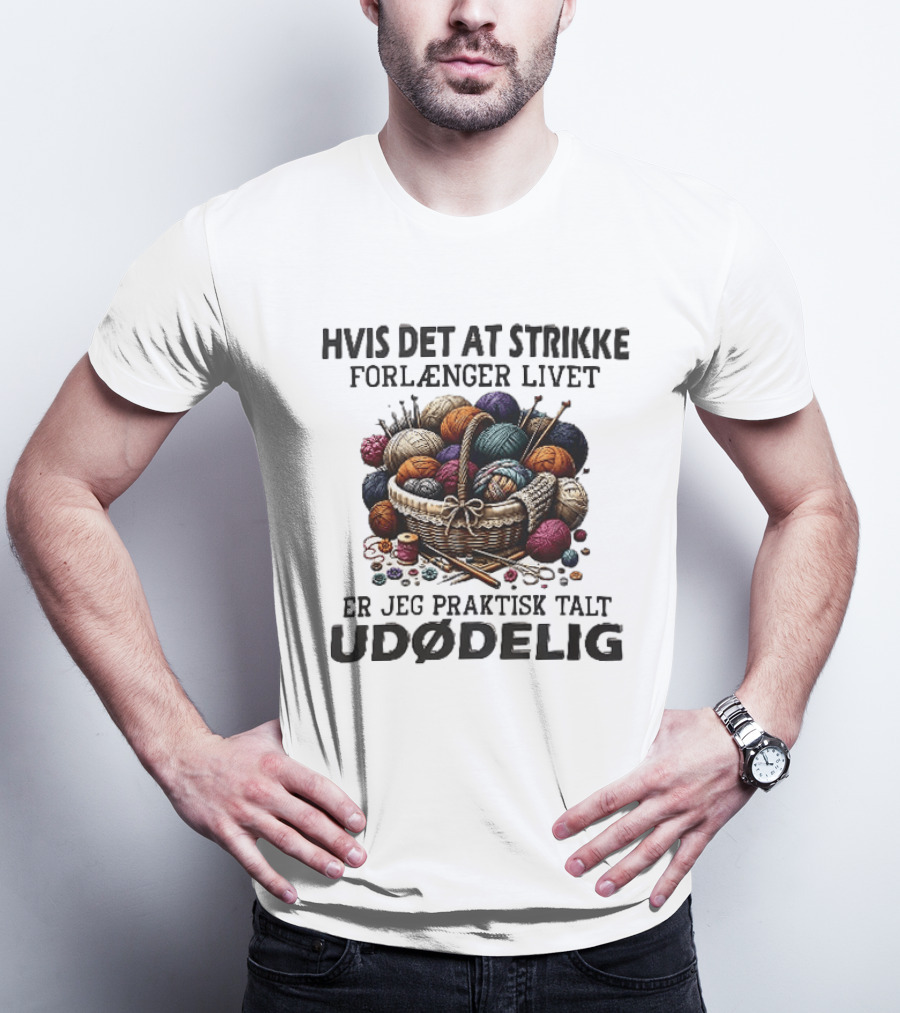 Hvis Det At Strikke Forlænger Livet Er Jeg Praktisk Talt Udødelig Garnkurv Strikkepinde T-Shirt