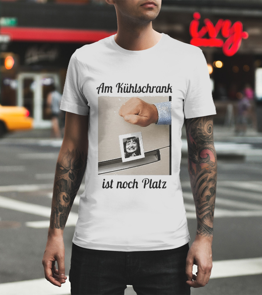 Am Kühlschrank Ist Noch Platz Foto Moustache Hand T-Shirt
