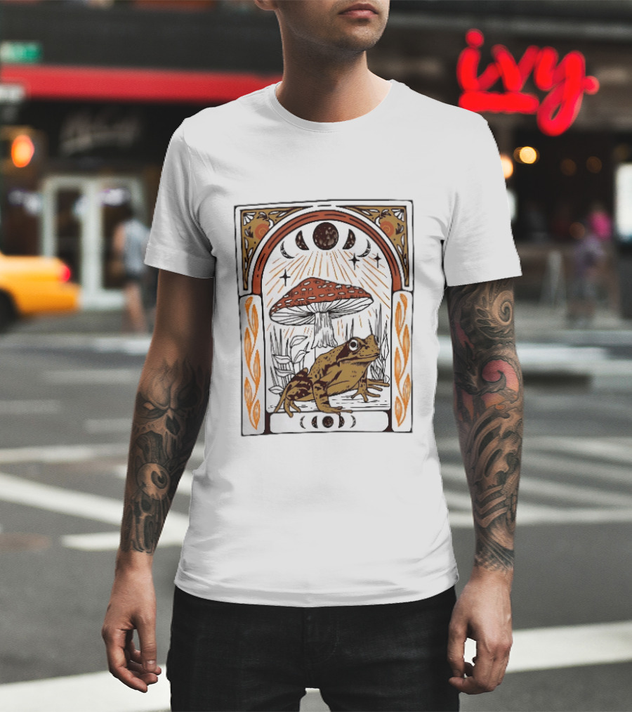 Toad With Amanita Mushroom And Celestial Moon Phases Tarot Aesthetic T-Shirt