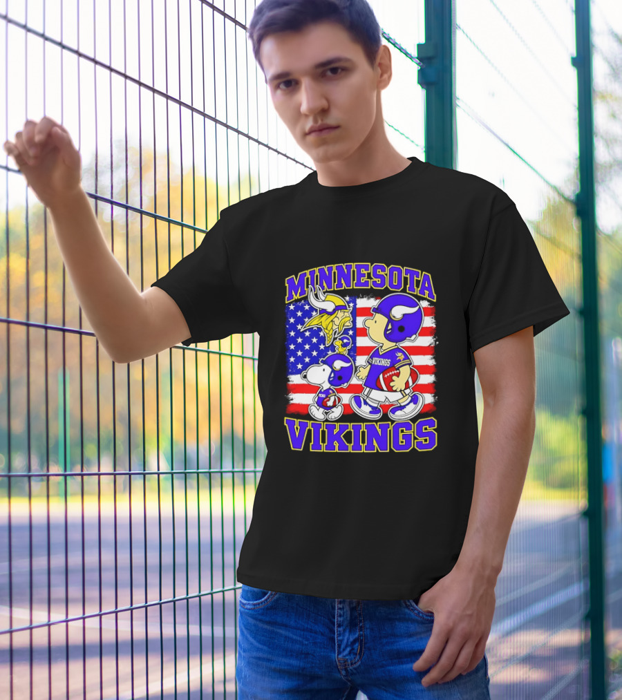 Minnesota Vikings Snoopy Woodstock American Flag Football 2026 T-Shirt