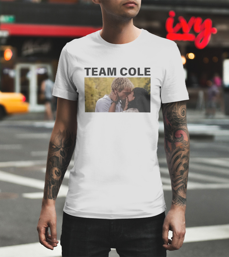 Team Cole Romantic Kiss Scene T-Shirt
