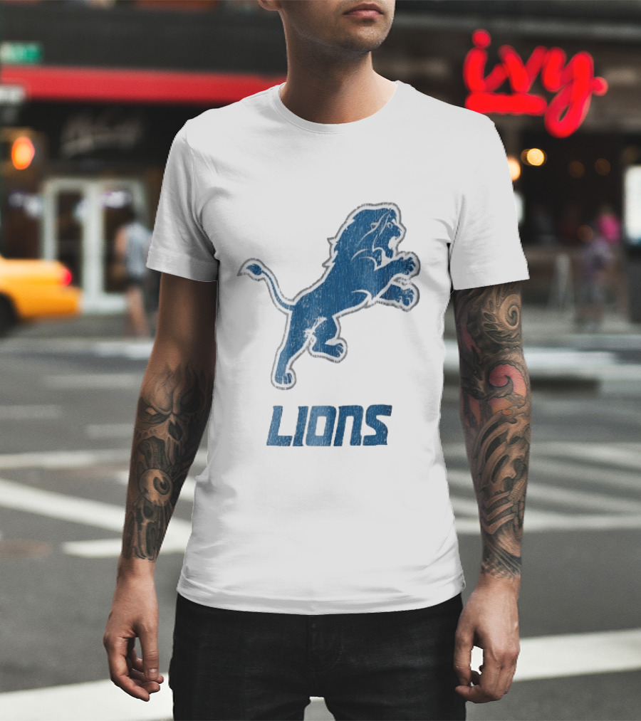 Detroit Lions Distressed Blue Leaping Lion Vintage Team Spirit T-Shirt