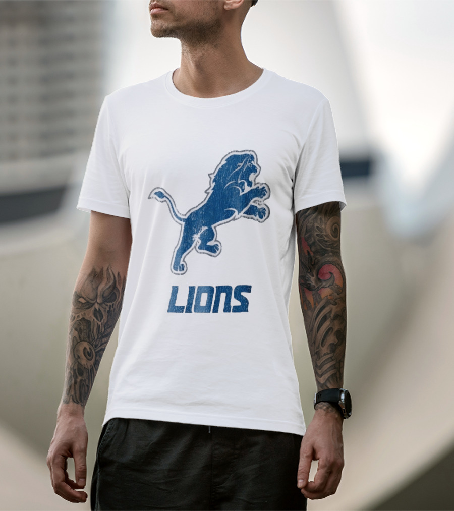 Detroit Lions Distressed Blue Leaping Lion Vintage Team Spirit T-Shirt