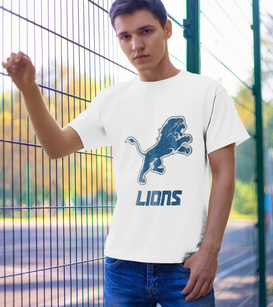 Detroit Lions Distressed Blue Leaping Lion Vintage Team Spirit T-Shirt