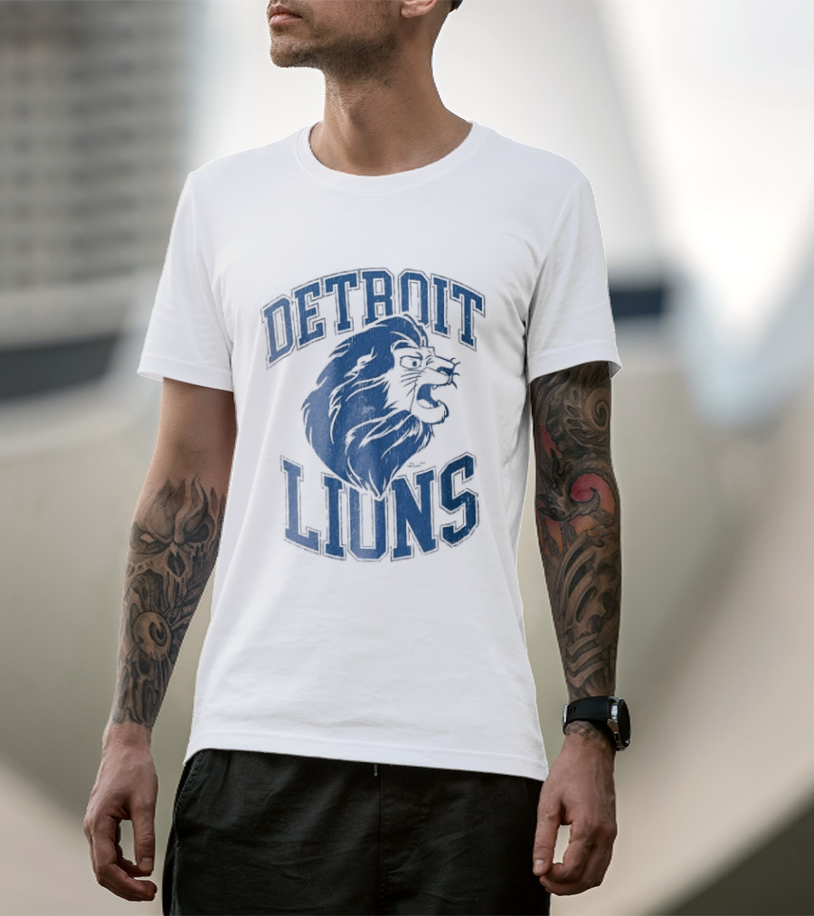Detroit Lions Distressed Roaring Lion Head Varsity T-Shirt