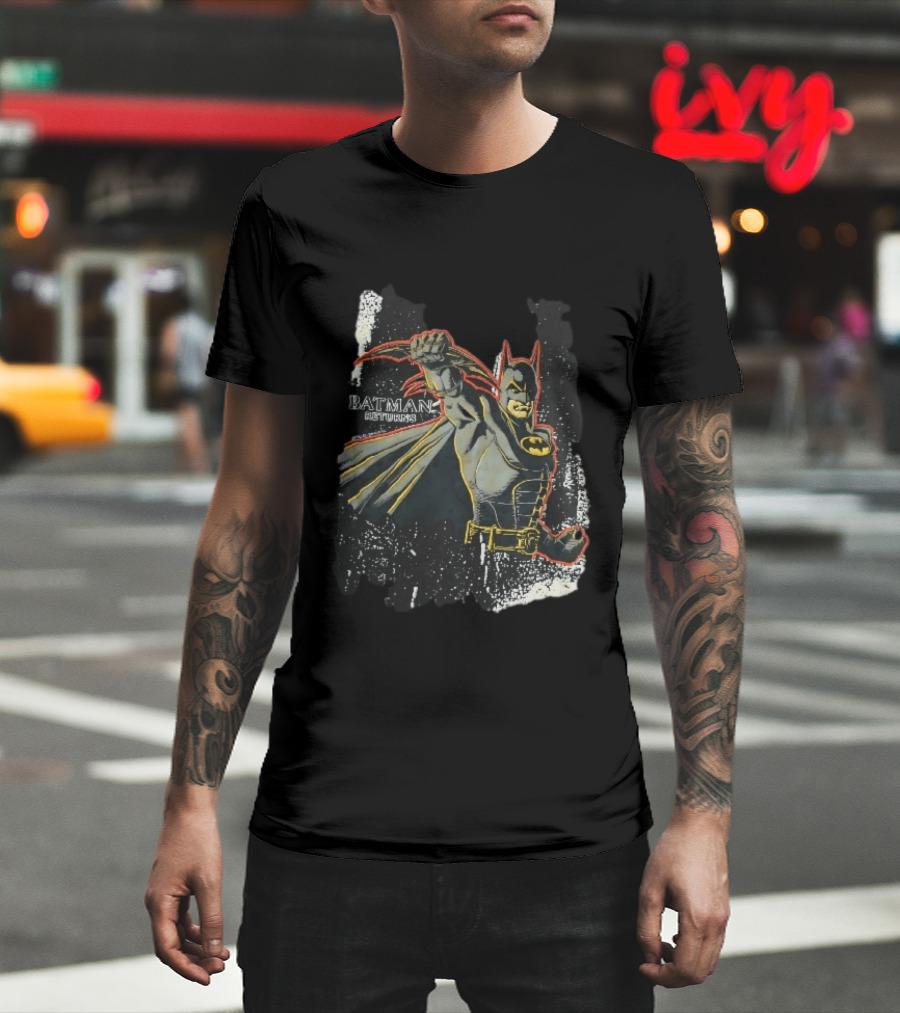 DC Comics Batman Returns 1992 Masked Superhero Holding Batarang Distressed Batman T-Shirt