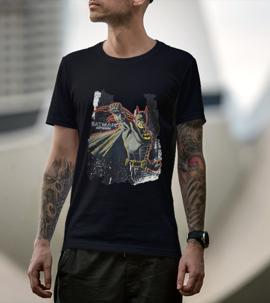 DC Comics Batman Returns 1992 Masked Superhero Holding Batarang Distressed Batman T-Shirt