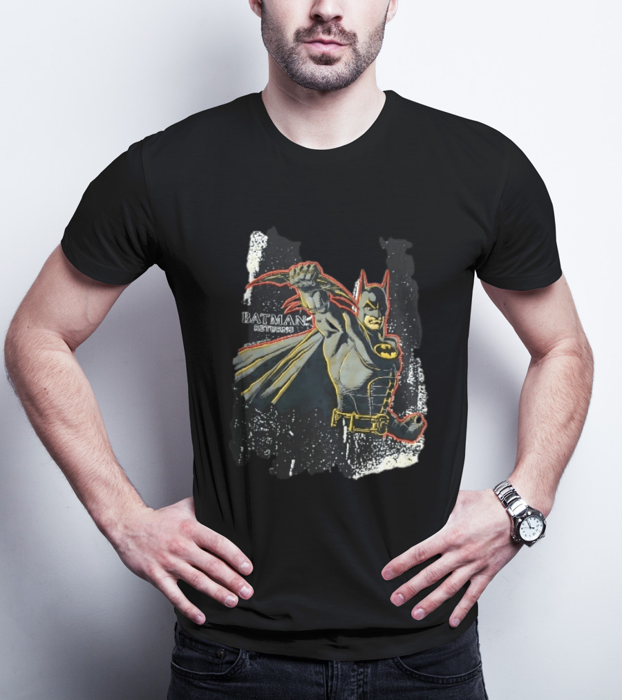 DC Comics Batman Returns 1992 Masked Superhero Holding Batarang Distressed Batman T-Shirt