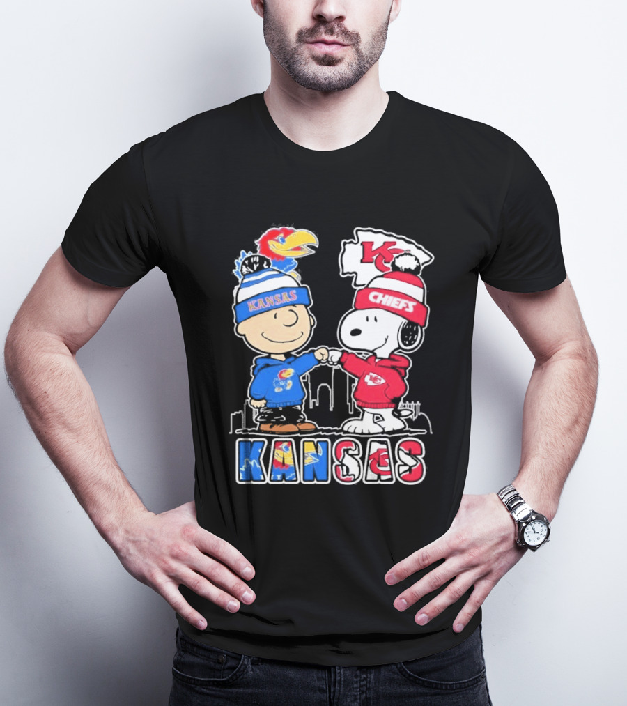 Kansas Jayhawks Kansas City Chiefs Peanuts Christmas 2025 Snoopy And Woodstock Fist Bump T-Shirt