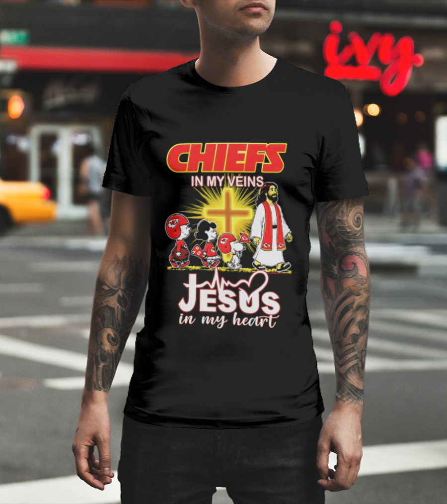 Chiefs In My Veins Jesus In My Heart Snoopy And Charlie Football T-Shirt