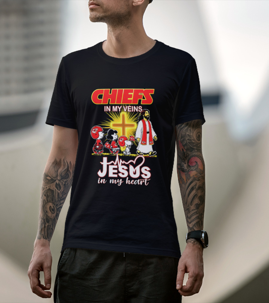 Chiefs In My Veins Jesus In My Heart Snoopy And Charlie Football T-Shirt