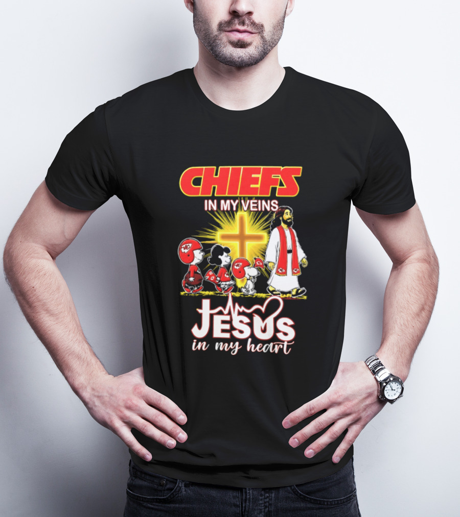 Chiefs In My Veins Jesus In My Heart Snoopy And Charlie Football T-Shirt
