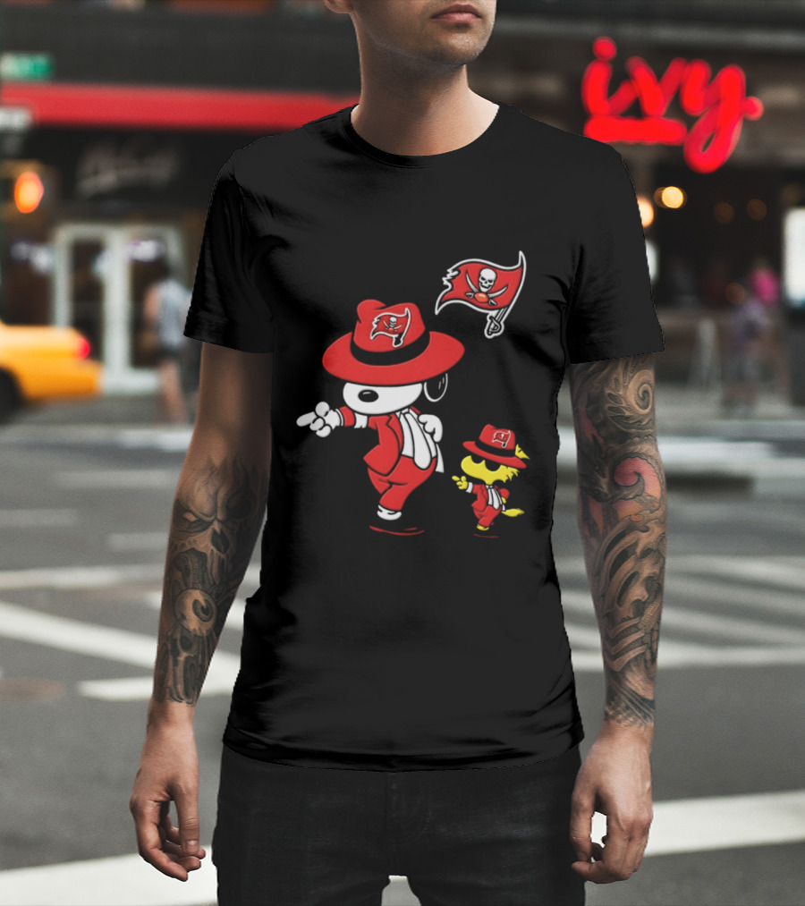 Snoopy Woodstock Tampa Bay Buccaneers Pirate Flag Dance T-Shirt