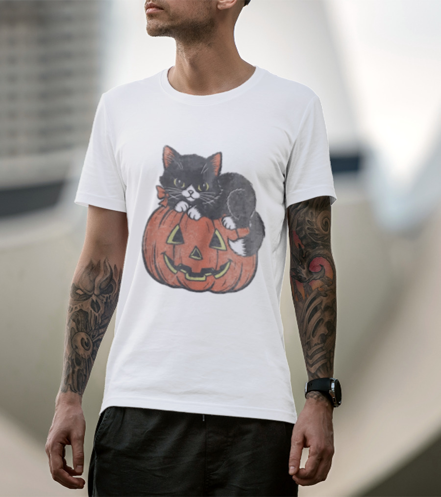 The Pumpkin Cat Halloween Black Cat On Jack O' Lantern T-Shirt