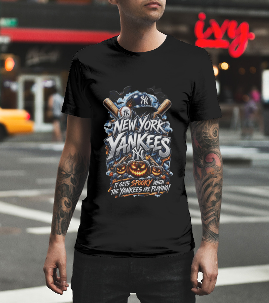 New York Yankees It Gets Spooky When The Yankees Are Playing Halloween MLB T-Shirt