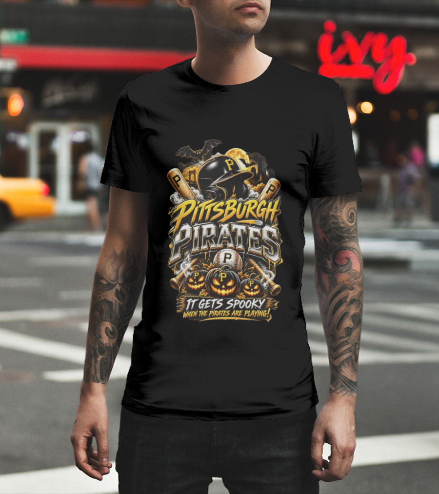 Pittsburgh Pirates It Gets Spooky When The Pirates Are Playing Halloween Baseball T-Shirt