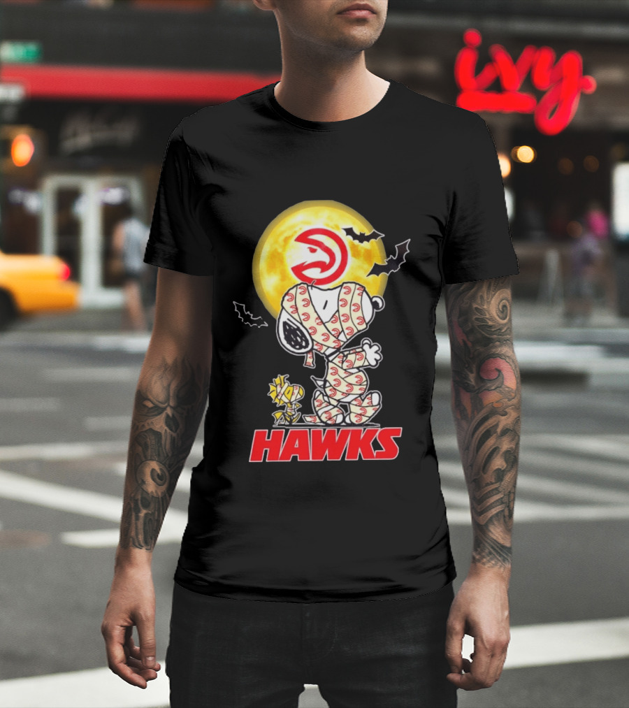 Atlanta Hawks Snoopy Woodstock Mummy Halloween Moon Bats T-Shirt