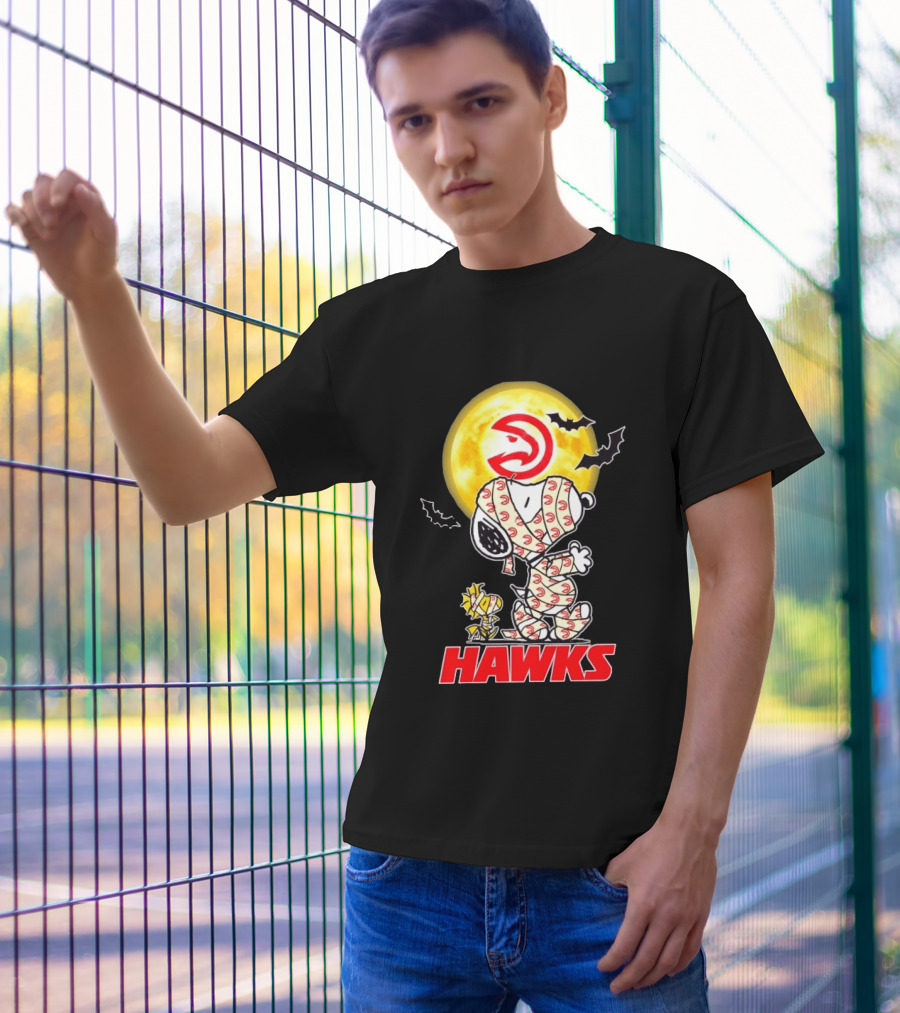 Atlanta Hawks Snoopy Woodstock Mummy Halloween Moon Bats T-Shirt