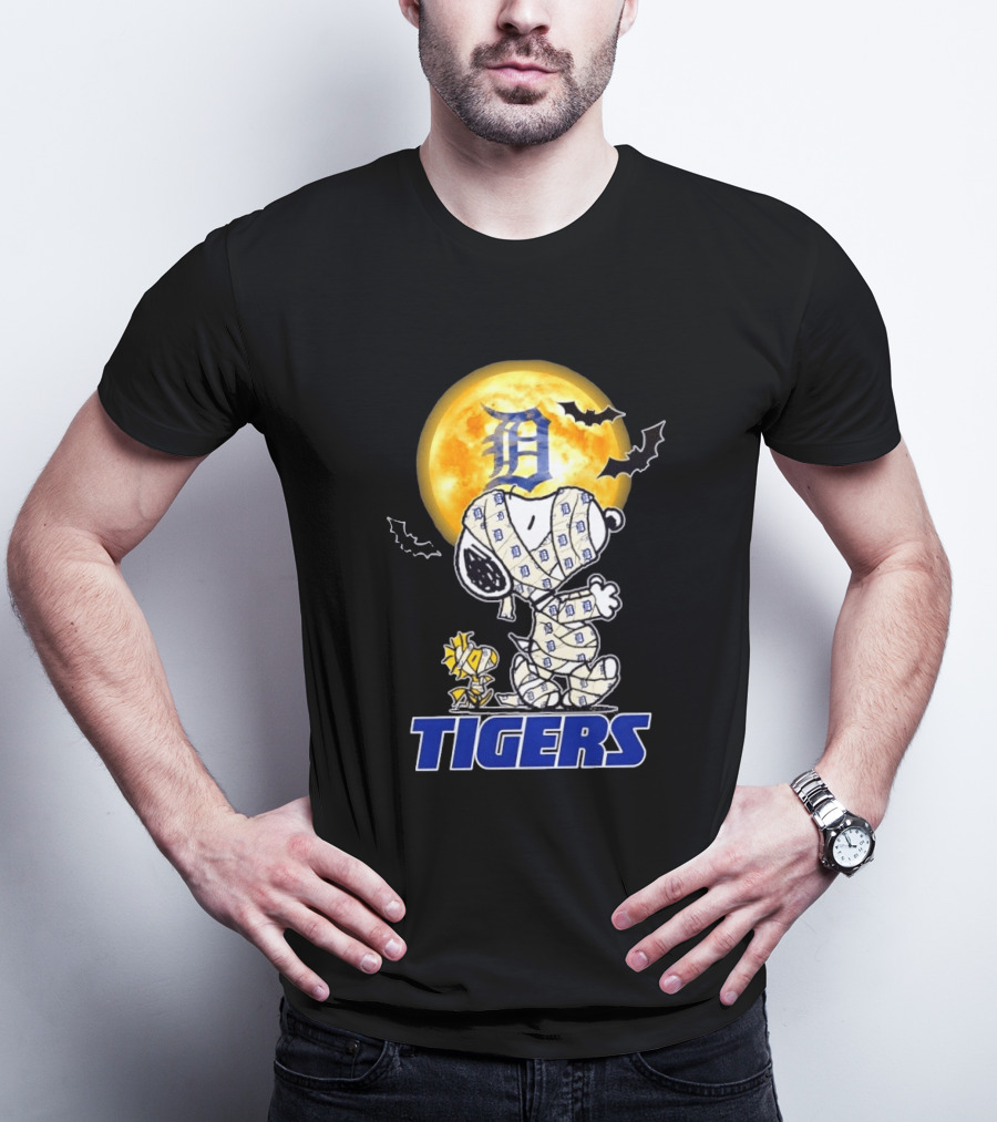Detroit Tigers Snoopy Woodstock Mummy Halloween Moon Bats T-Shirt