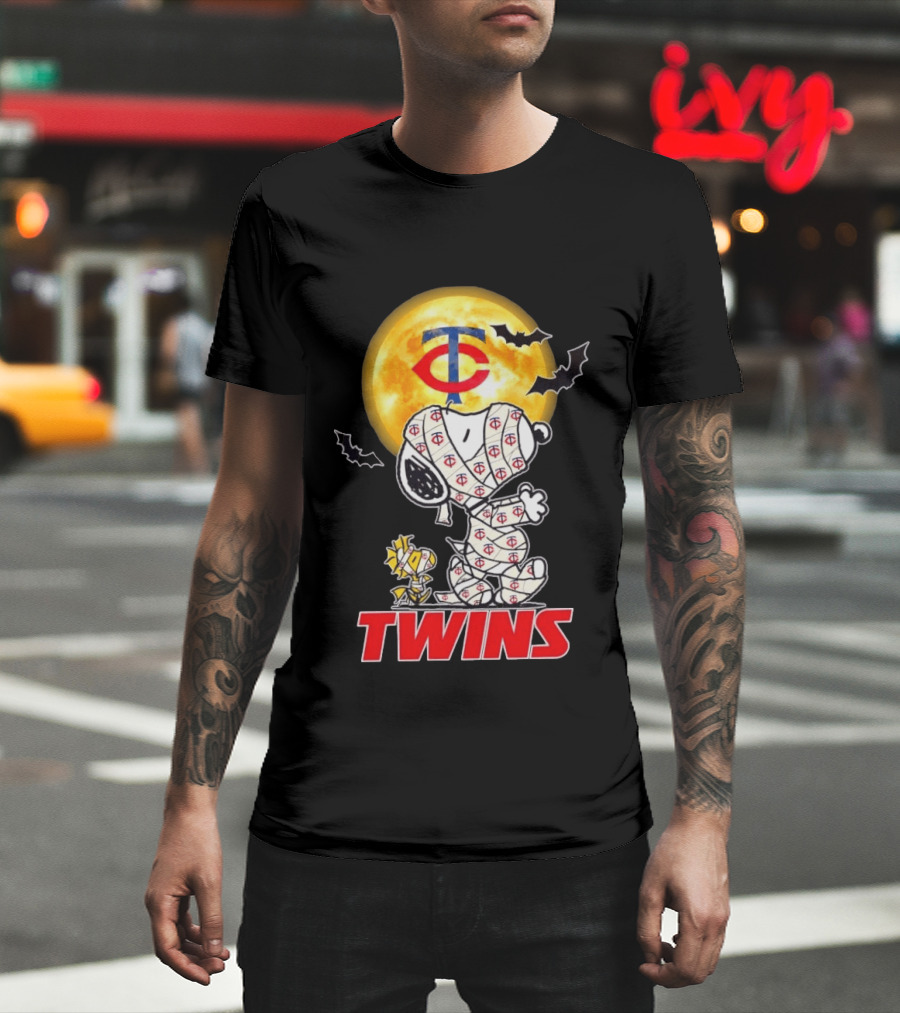 Minnesota Twins Snoopy Woodstock Mummy Halloween Moon Bats T-Shirt