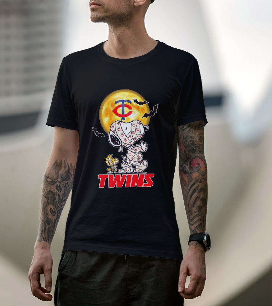 Minnesota Twins Snoopy Woodstock Mummy Halloween Moon Bats T-Shirt