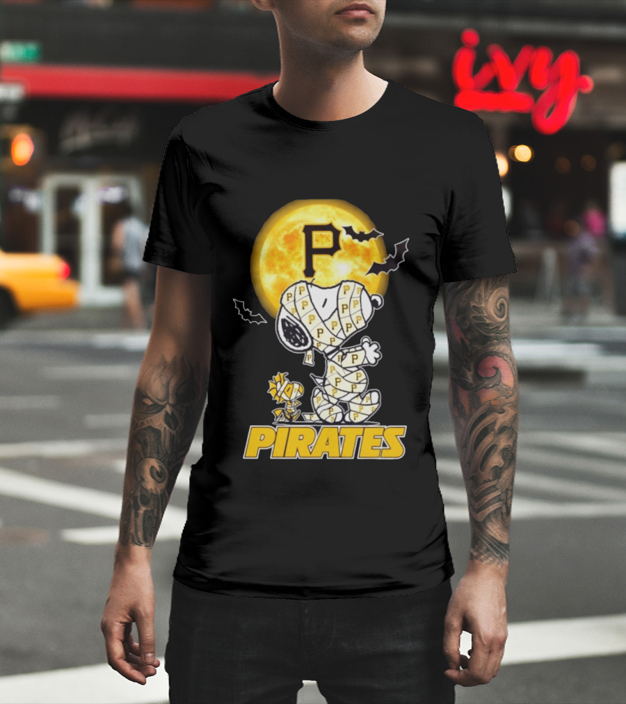 Pittsburgh Pirates Snoopy Woodstock Mummy Halloween Moon Bats T-Shirt