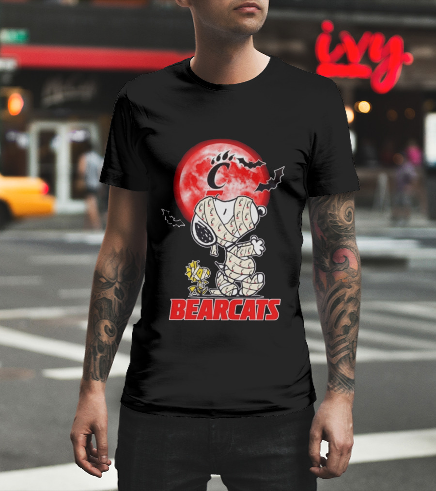 Cincinnati Bearcats Snoopy Woodstock Mummy Halloween Moon T-Shirt