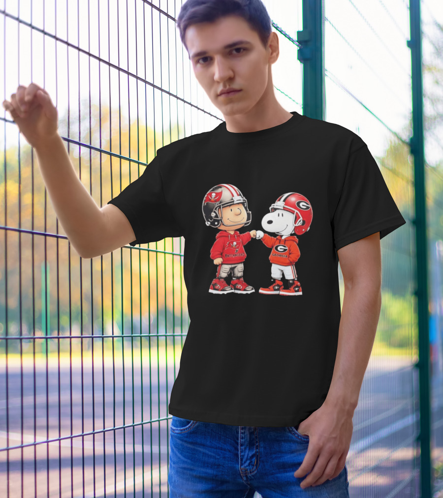 Charlie Brown Snoopy Tampa Bay Buccaneers Georgia Bulldogs Fist Bump T-Shirt