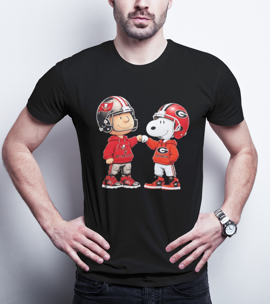 Charlie Brown Snoopy Tampa Bay Buccaneers Georgia Bulldogs Fist Bump T-Shirt