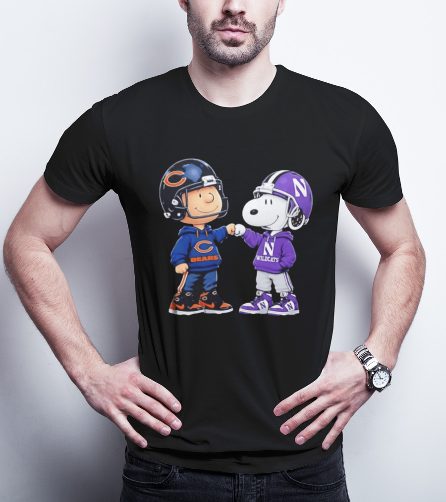 Peanuts Collaboration Chicago Bears Northwestern Wildcats Fist Bump Charlie Brown Snoopy Football Fans T-Shirt
