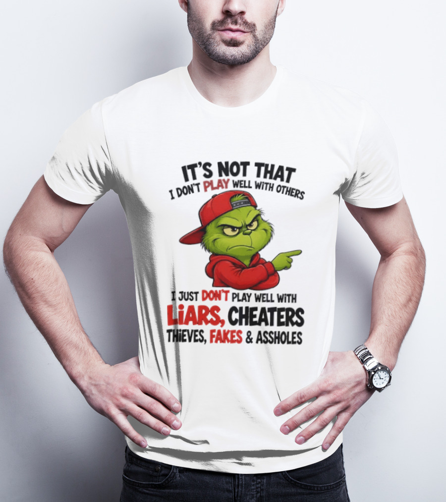 Grinch It's Not That I Don't Play Well With Others I Just Don't Play Well With Liars Cheaters Thieves Fakes & Assholes T-Shirt