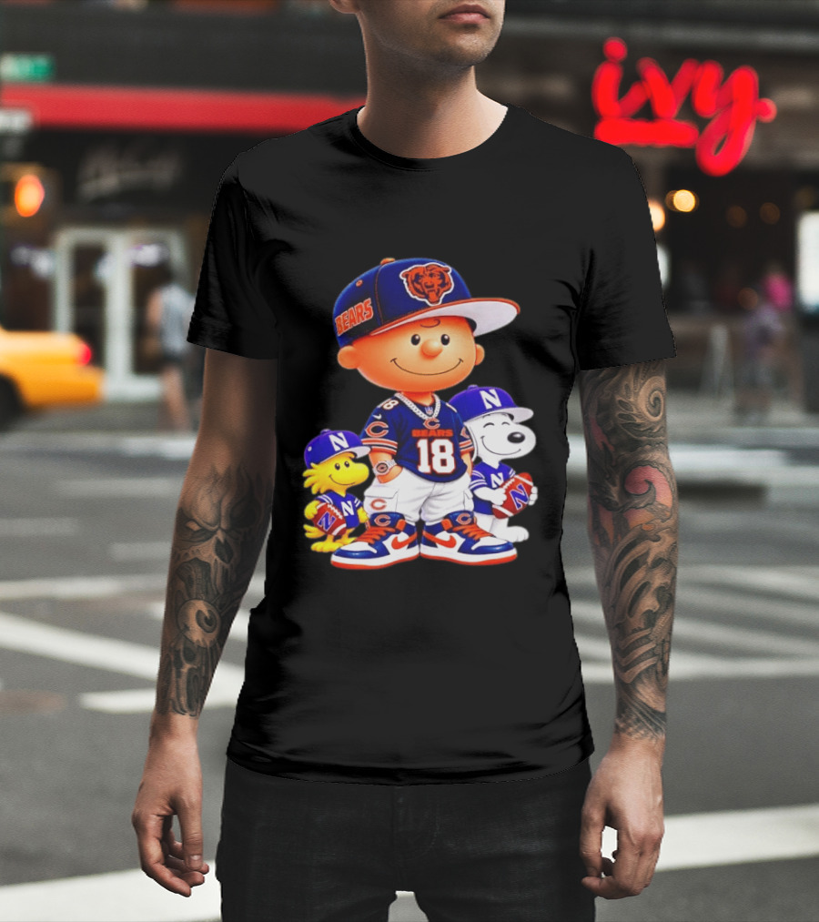 Charlie Brown And Snoopy Chicago Bears 18 With Woodstock In Football Gear T-Shirt