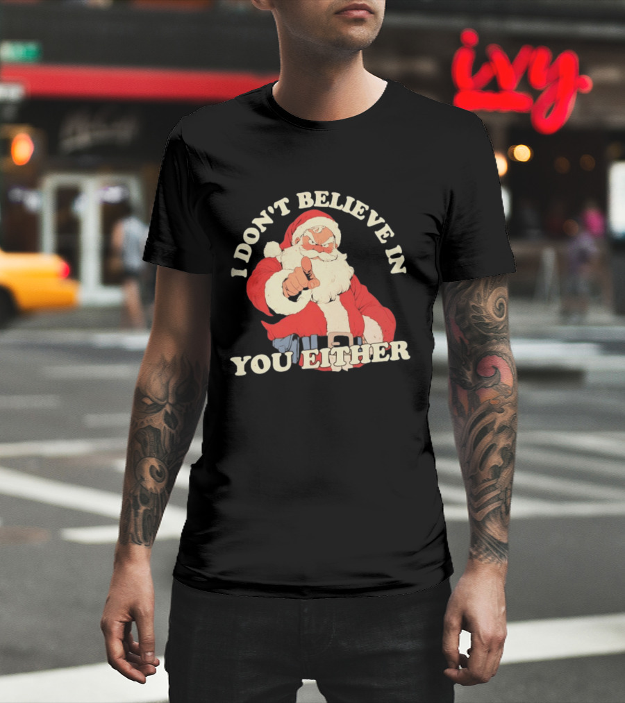 Santa Claus I Don't Believe In You Either Christmas Santa Pointing T-Shirt