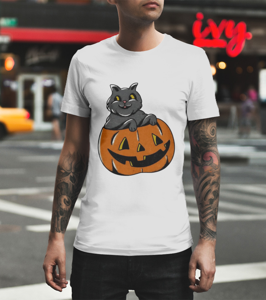 Black Cat In Jack O' Lantern Halloween Pumpkin T-Shirt
