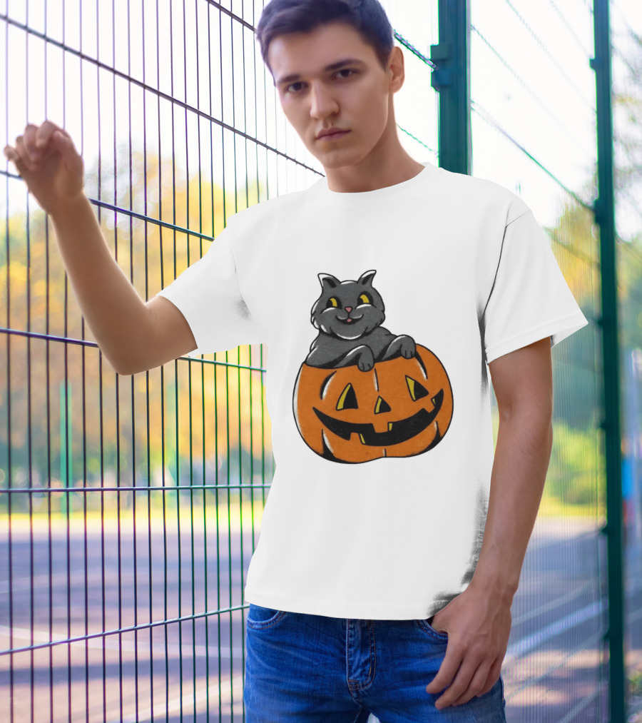 Black Cat In Jack O' Lantern Halloween Pumpkin T-Shirt