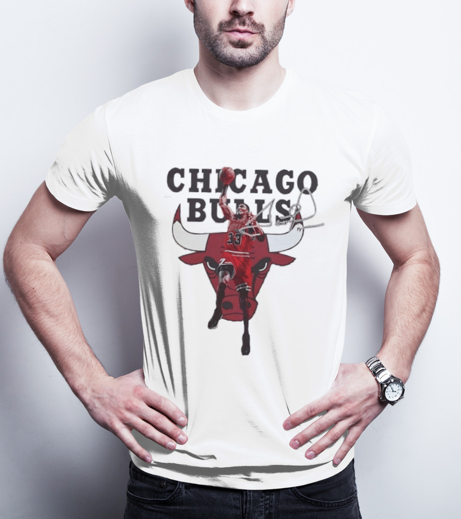 Scottie Pippen 33 Chicago Bulls Jumping Dunk Iconic Bulls T-Shirt