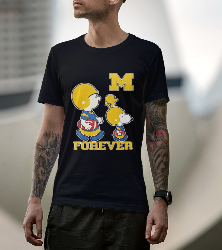 Peanuts Forever Michigan Wolverines M Football Charlie Brown Snoopy Woodstock T-Shirt