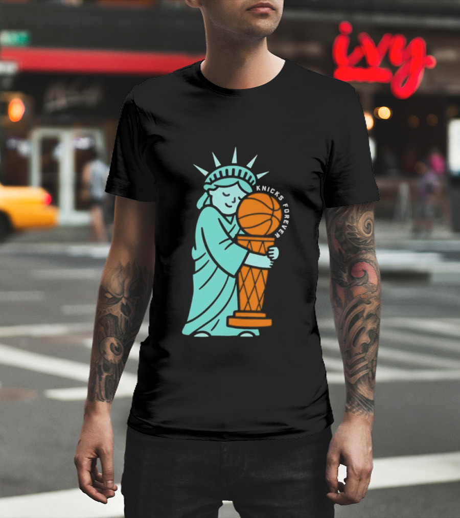 Statue Of Liberty Hug Larry O'Brien Trophy Knicks Forever T-Shirt