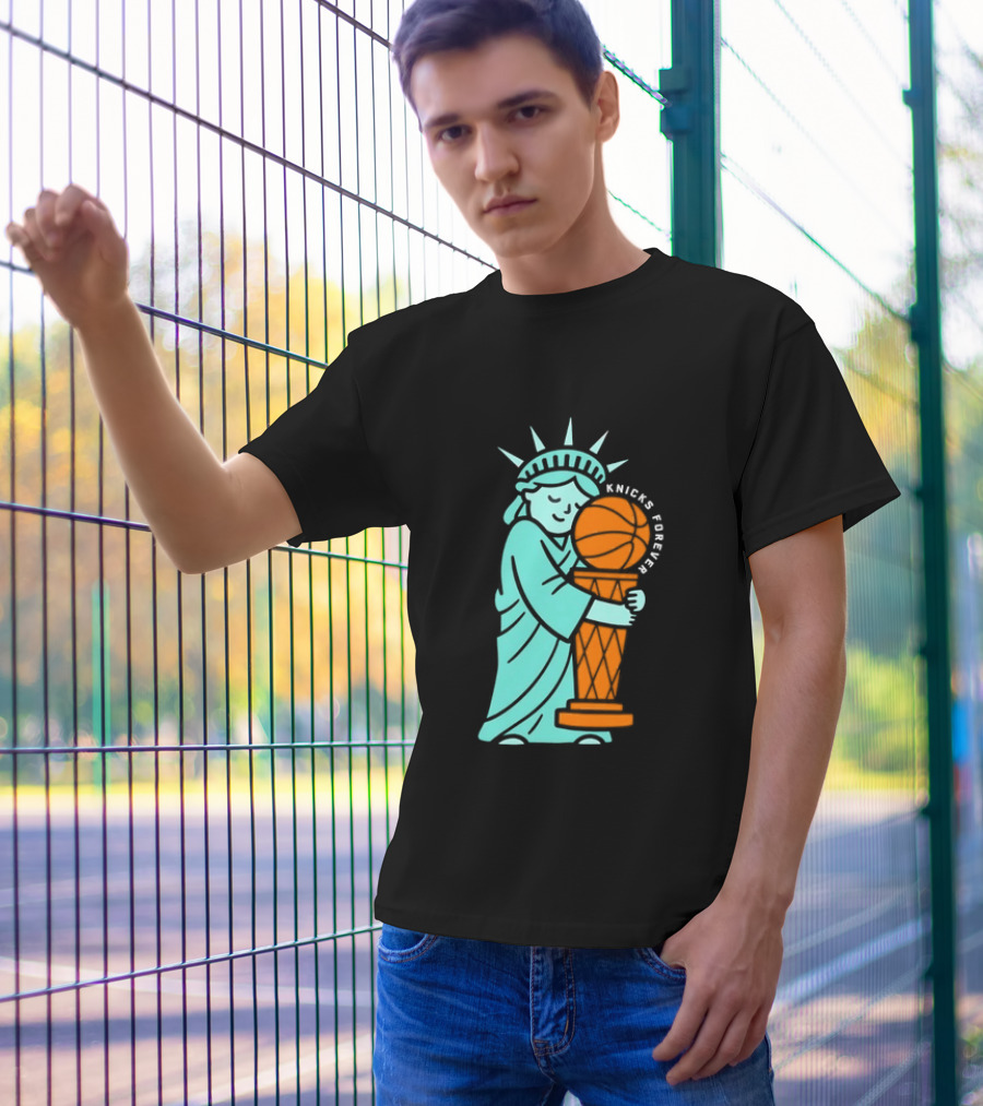 Statue Of Liberty Hug Larry O'Brien Trophy Knicks Forever T-Shirt