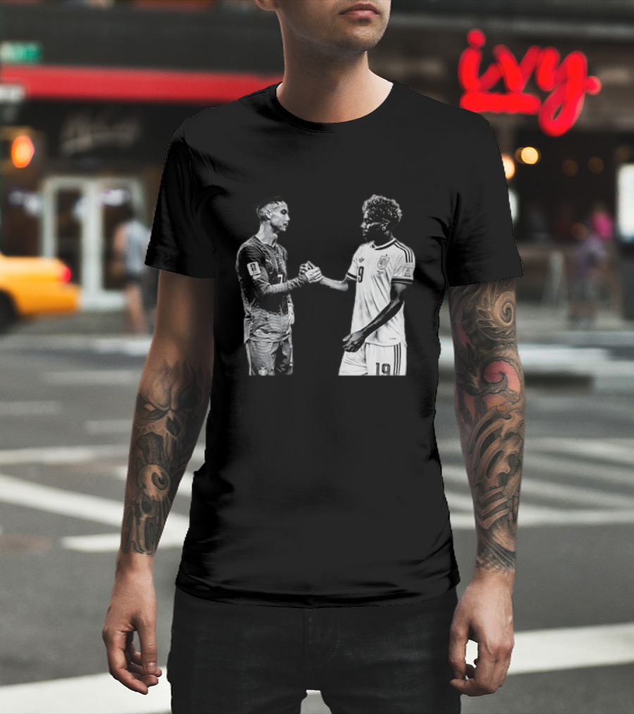 Cristiano Ronaldo Lamine Yamal Final Matchup Moment T-Shirt